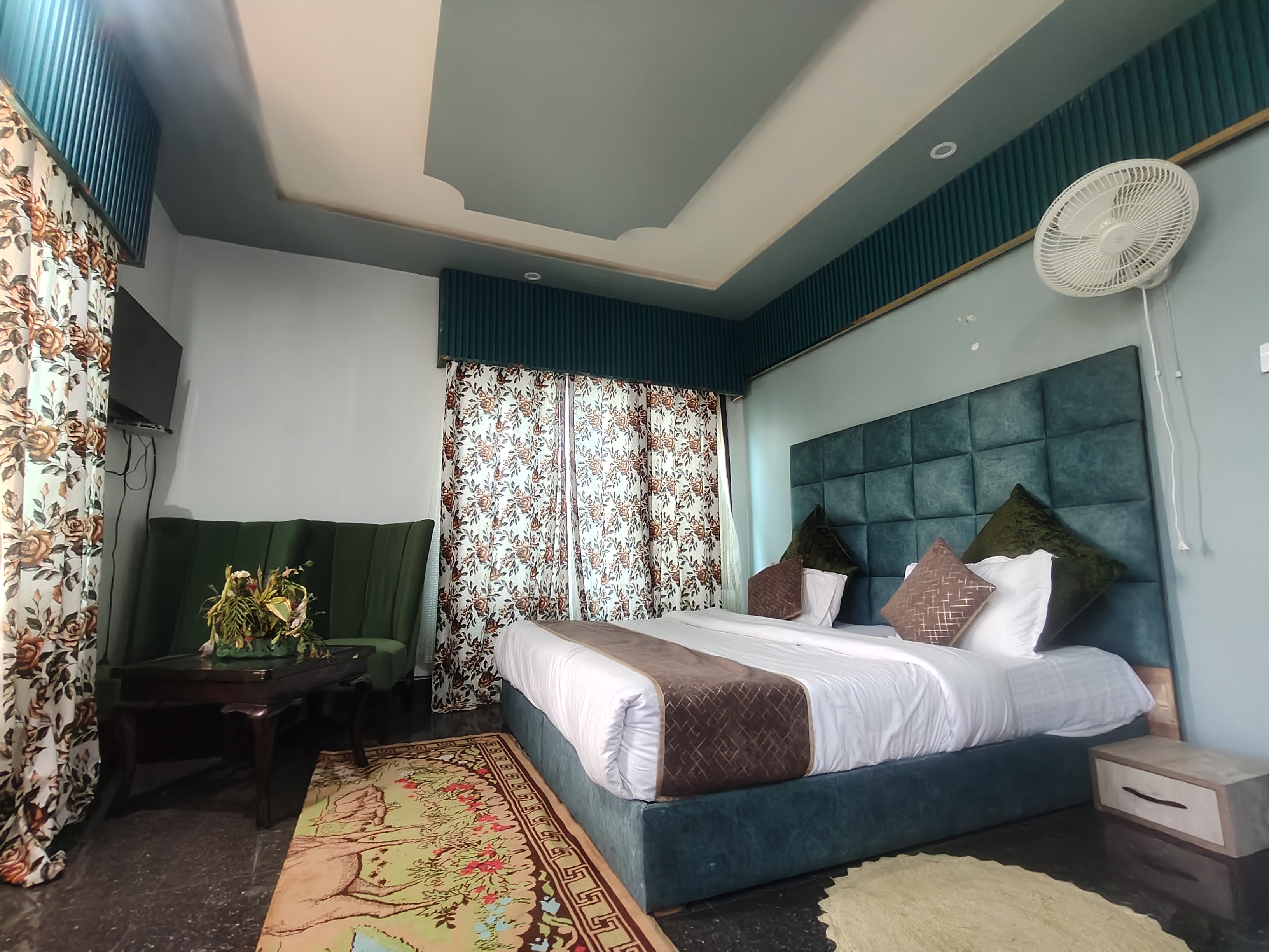 Deluxe - The Saz Valley